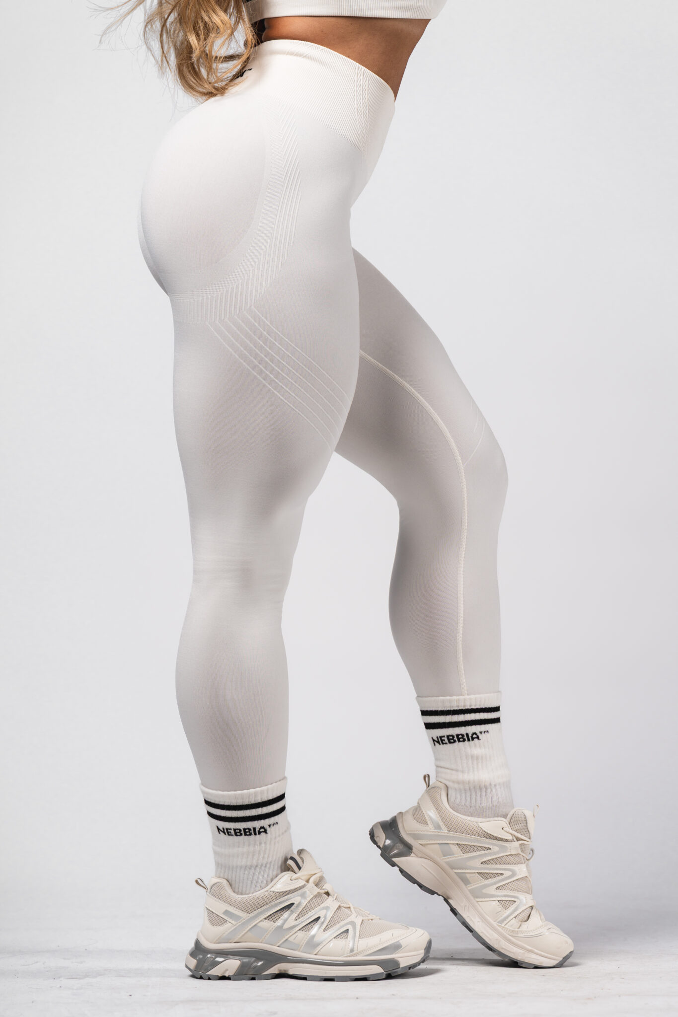 Push-Up Leggings with Shaping Lines FLOW SEAMLESS 497 Cream - NEBBIA